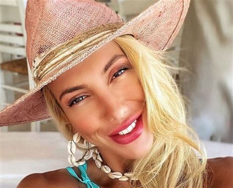 Момичетата от екип Мода на електронния ни вестник Новини в облака предизвикаха Магдалена