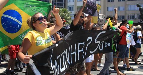 Protestos pelo Brasil pedem renúncia do presidente do Senado