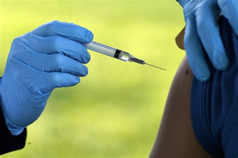 Por Qué Es Importante Vacunarse Contra La Gripe Y La Neumonía En