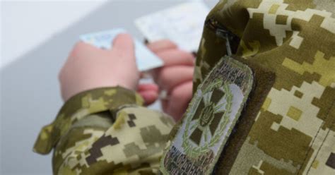 В Україні заборонили виїзд за кордон тисячам жінок що відомо Рубрика
