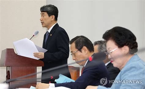 업무보고 하는 이주호 부총리 연합뉴스