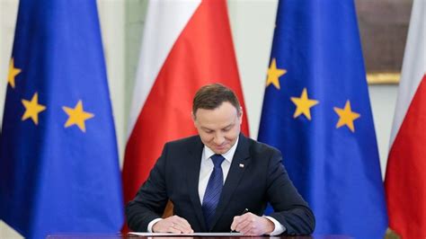 Ustawa ws mandatów do PE z podpisem prezydenta EURACTIV pl