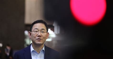 사설 법원 주호영 직무 정지혼돈의 여당