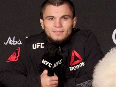 Download Umar Nurmagomedov Smiling At The Camera Wallpaper
