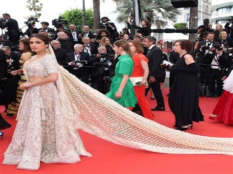 Cannes 2023 सारा अली खान का कान फिल्म फेस्टिवल में डेब्यू ब्राइडल