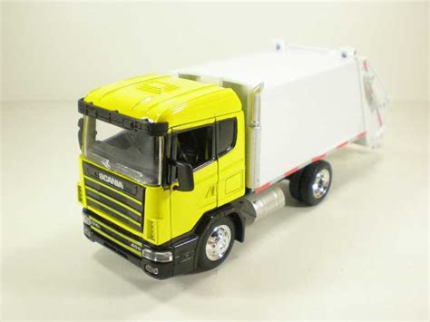 SCANIA R124/400 мусоровоз, желтый / белый