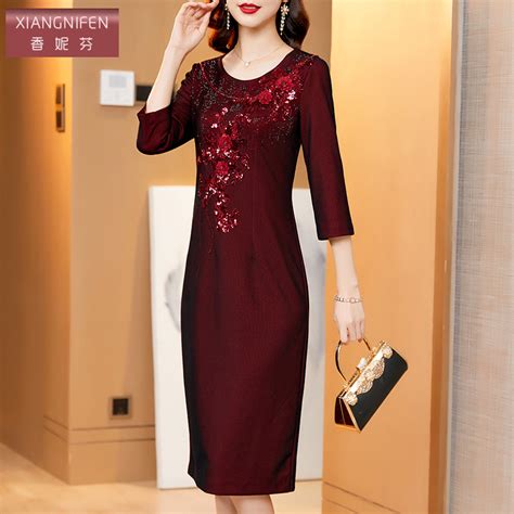 香妮芬绣花钉珠妈妈婚宴礼服连衣裙2023新款收腰修身喜婆婆宴会装虎窝淘