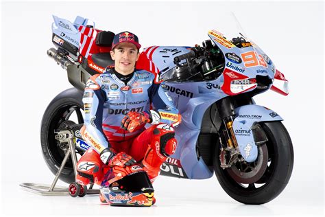 Marc Márquez con su Ducati GP23 de Gresini Foto 1 de 21