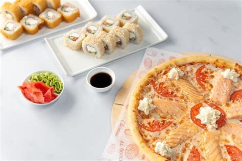 Cocina Japonesa Varios Tipos De Rollos De Sushi Banner De Sushi Foto