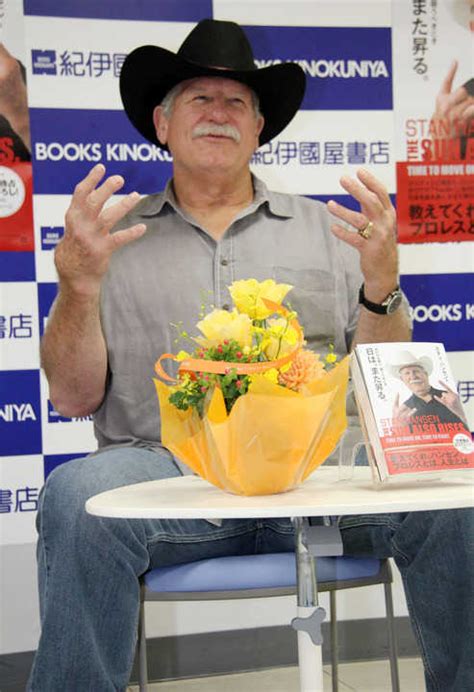 【写真 6 6枚】スタン・ハンセン：復帰の気持ち「一切なかった」 おなじみの“ウィー”で元気アピール Mantanweb（まんたんウェブ）