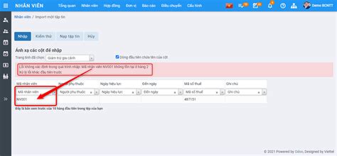 Nhân Viên Hướng Dẫn Sử Dụng Hệ Thống Vess