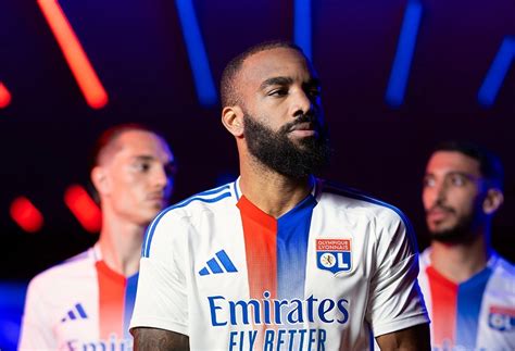 adidas présente le maillot domicile de l OL 2024 2025 Tellement Foot