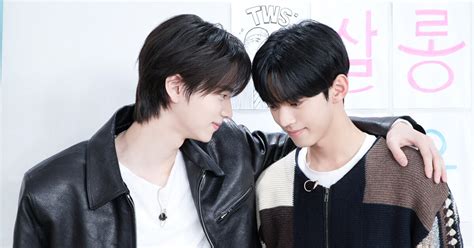 Tws Shinyu And Dohoon Try To Play It Cool But Get Caught Immediately