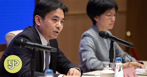Hong Kong Protests Beijing Reaffirms Support For Carrie Lam And Police