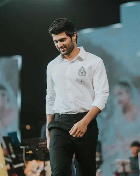 [60 ] Vijay Devarakonda Photos Images Pics And Wallpaper Hd
