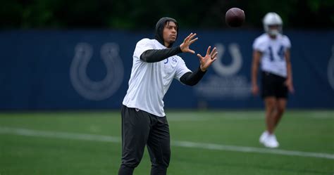 Jonathan Taylor Rumors Nfl Exec Says Issue Was Rbs Contract Not