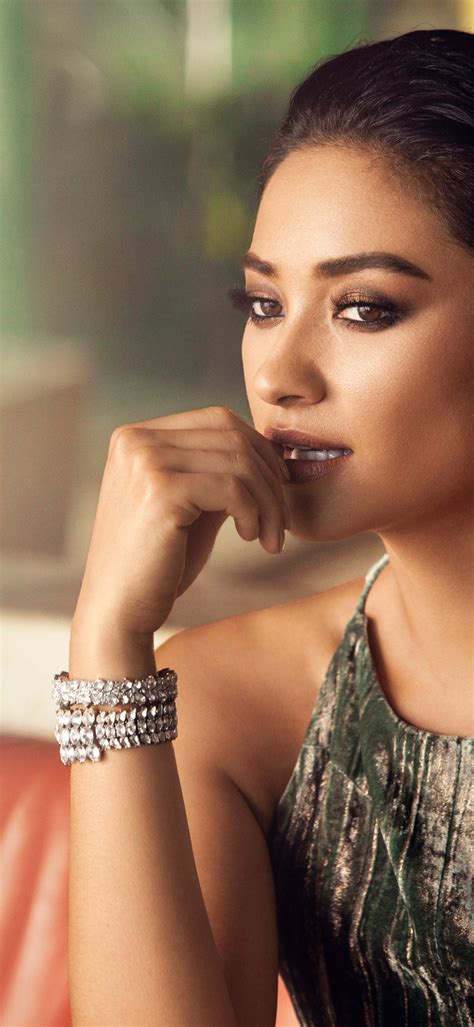 Скачать обои украшения модель портрет серьги макияж реклама