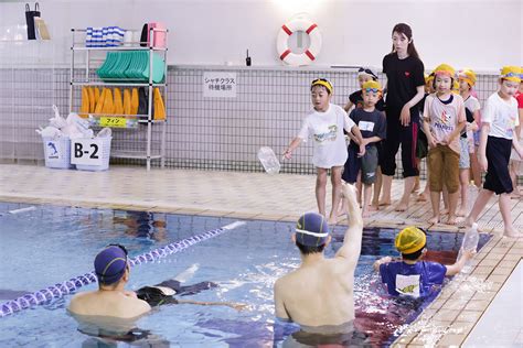 小学校 着衣水泳 行事・クラブレポート 学校法人 真言宗洛南学園