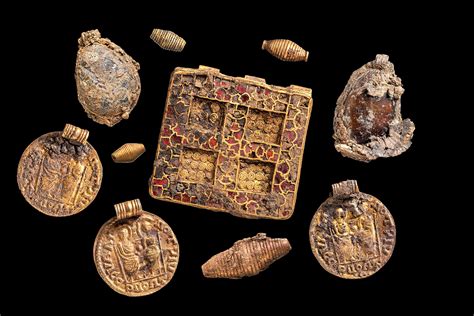 Stunning Necklace Found At Burial Site Of Powerful Anglo Saxon Woman
