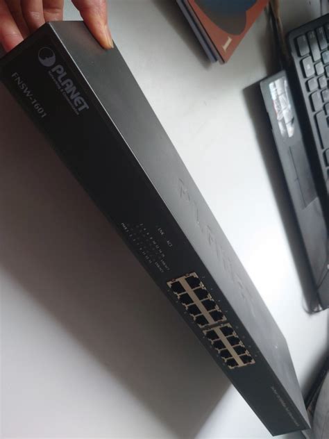 Port BASE TX Fast Ethernet Switch 電腦科技 電腦周邊及配件 Wifi及上網相關產品 Carousell