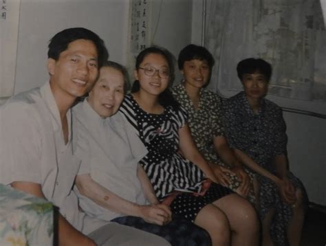 科学网—葛华奠老人、我们和李菊生、秦嘉同一家在京合影（19947） 黄安年的博文