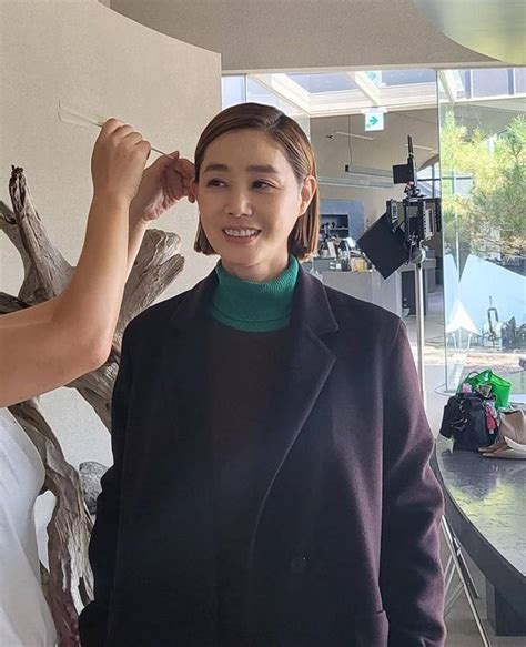 패션엔 김성령 똑단발 어울려 20년 젊어 보이는 최강 동안 가을룩