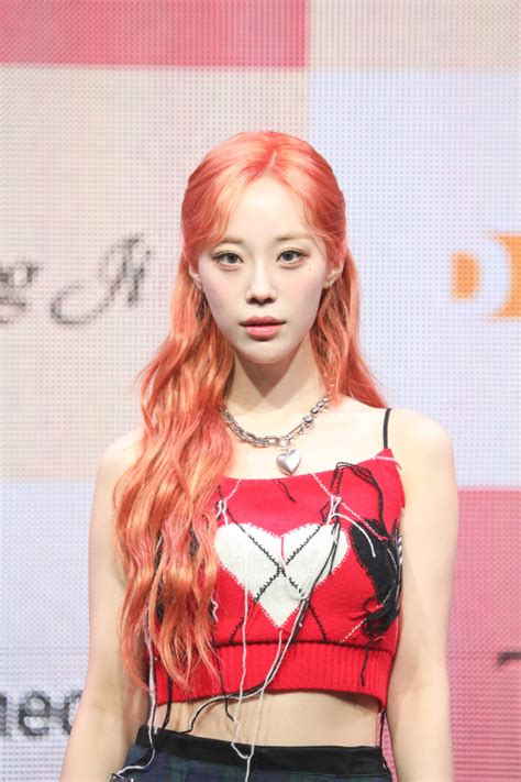 [종합] 카라 넘어 5세대 女솔로 데뷔…허영지 육각형 인재 출격