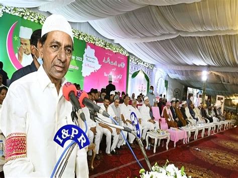 Ramzan Telangana CM Hosts Iftar Party Owaisi Several Scholars Attend
