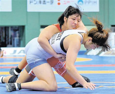《全日本レスリング》女子68キロ級・石井（育英大）決勝へ 冷静に攻めて逆転 上毛新聞電子版｜群馬県のニュース・スポーツ情報