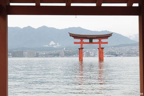 直擊／嚴島神社「海上鳥居」新亮相！小鹿作伴、表參道買紅葉饅頭 Ettoday旅遊雲 Ettoday新聞雲