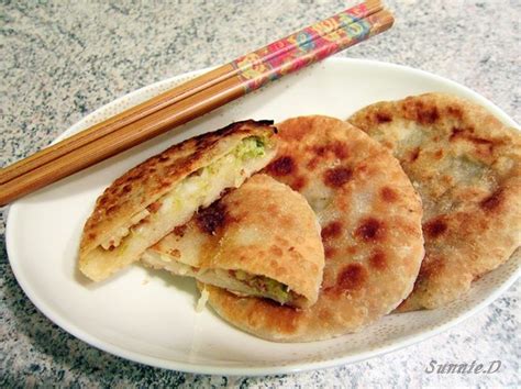 【猪肉白菜馅饼的做法步骤图，怎么做好吃】打盹的珊妮 下厨房