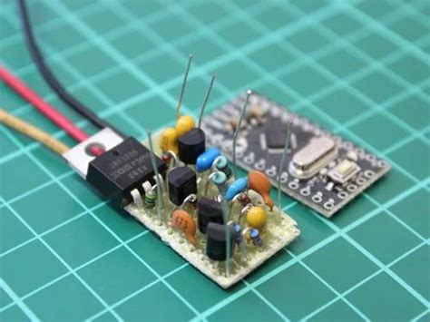 10 A 12v 8amp Mppt Charge Controller Pwm Based At ₹ 720 In Noida