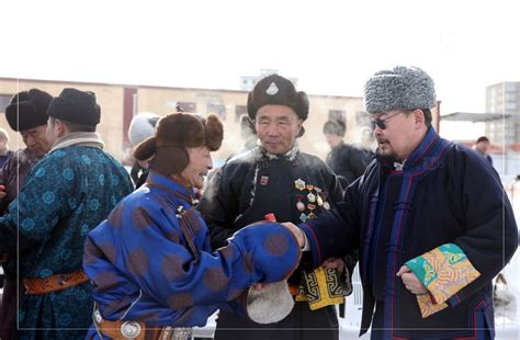 Г Занданшатар Хоёр бөхт монгол тэмээний удмын санг хамгаалах өсгөн