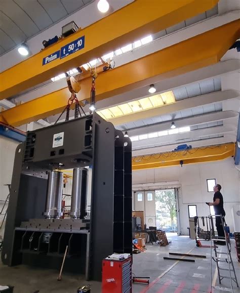 Assembling Of The Top Frame Of An Hydraulic 1200 Ton Hydraulic Press