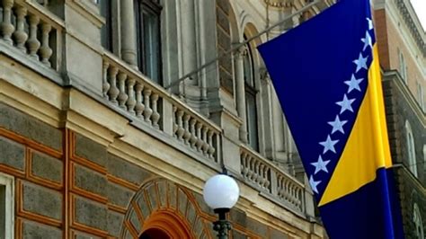 Na današnji dan prije 18 godina usvojen izgled zastave BiH