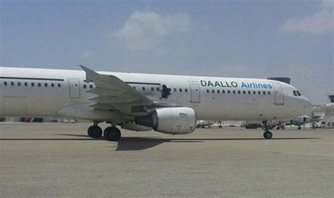 Terrorgruppe Al Shabaab Bekennt Sich Zu Anschlag Auf Flugzeug
