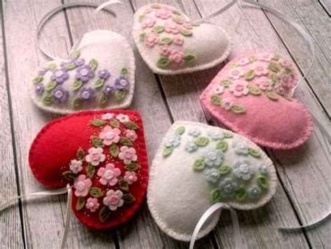 Valentinovi Srčki Roza Srček Z Belimi Rožicami Moj Mozaik