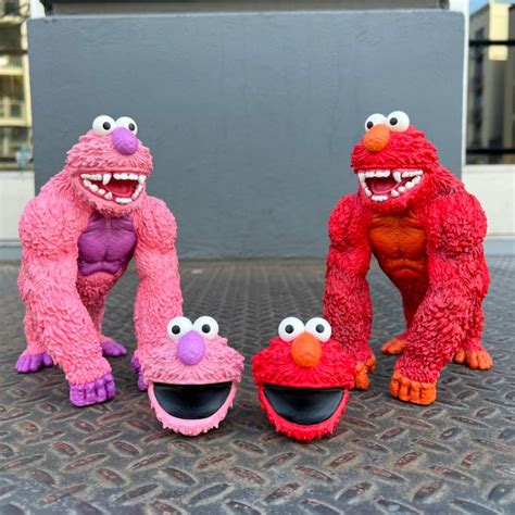 Elmo Kong Figure