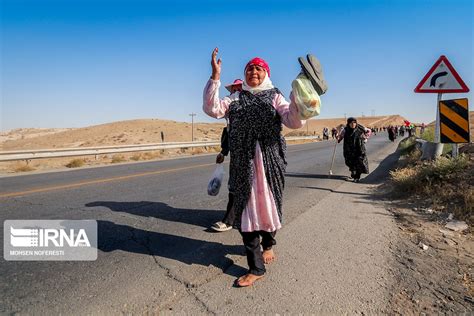 آخرین خبر عکس پیاده روی زائران رضوی با پای برهنه به سمت مشهد