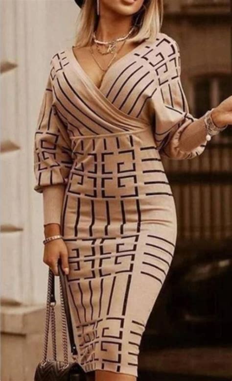 Сукню — ціна 670 грн у каталозі Сукні міді Купити жіночі речі за доступною ціною на Шафі