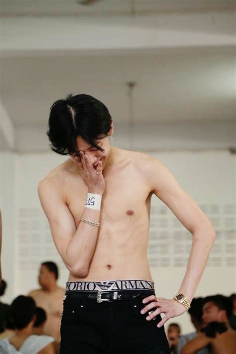 กรดสนน แบมแบม ถอดเสอ อวดซกแพค ยนรอจบใบดำใบแดง