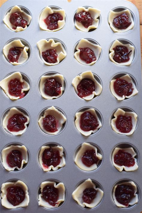 Cranberry Brie Puff Pastry Bites Julias Cuisine