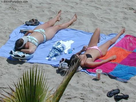 Hot Bikini Babes Candid Beach Pictures Gallery California Bikini Babes