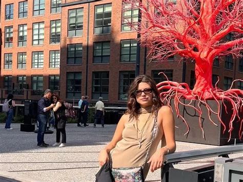 Η Δανάη Παππά ζει το δικό της Sex And The City με Miro ΣΚΑΪ