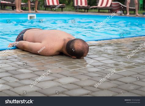 Dead naked body 图片库存照片和矢量图 Shutterstock