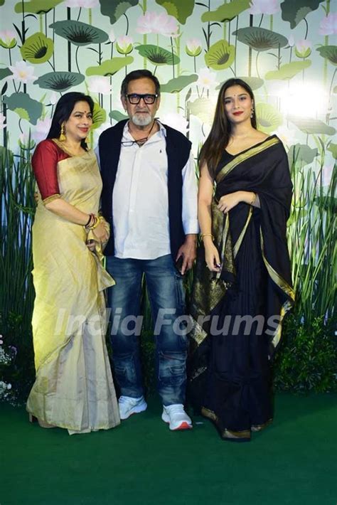 Mahesh Manjrekar Medha Manjrekar And Saiee Manjrekar Photo