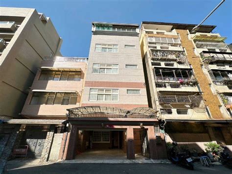 三民市場旁面寬74米獨棟車墅 6房2廳4衛 8651坪 魏淑寬0927755838
