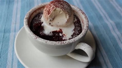 طرز تهیه کیک لیوانی شکلاتی سرآشپز تماشا