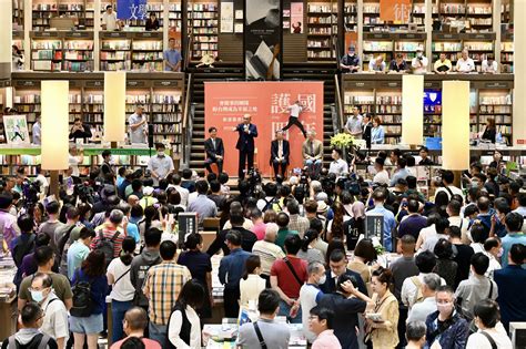 陳其邁出席護國四年新書發表會 感謝蘇貞昌對高雄超越百分之百的支持