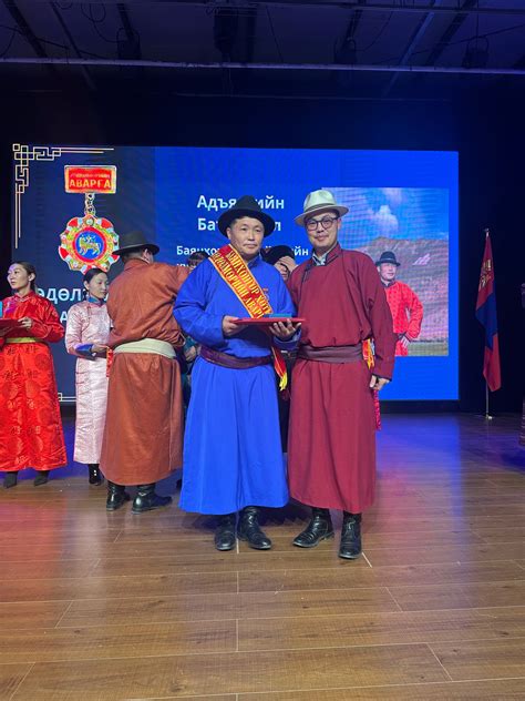 Хүүхдийн Тэмүжин театрын Харуул хамгаалалтын ажилтан Яруу найрагч МУСТА А Батжаргал Баянхонгор